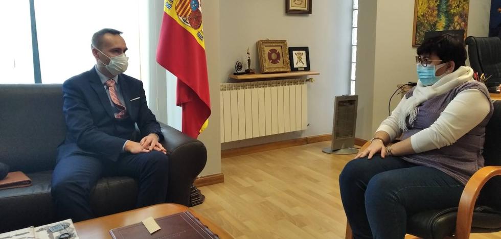 La alcaldesa de San Andrés recibe al nuevo gerente del ECYL en León ...